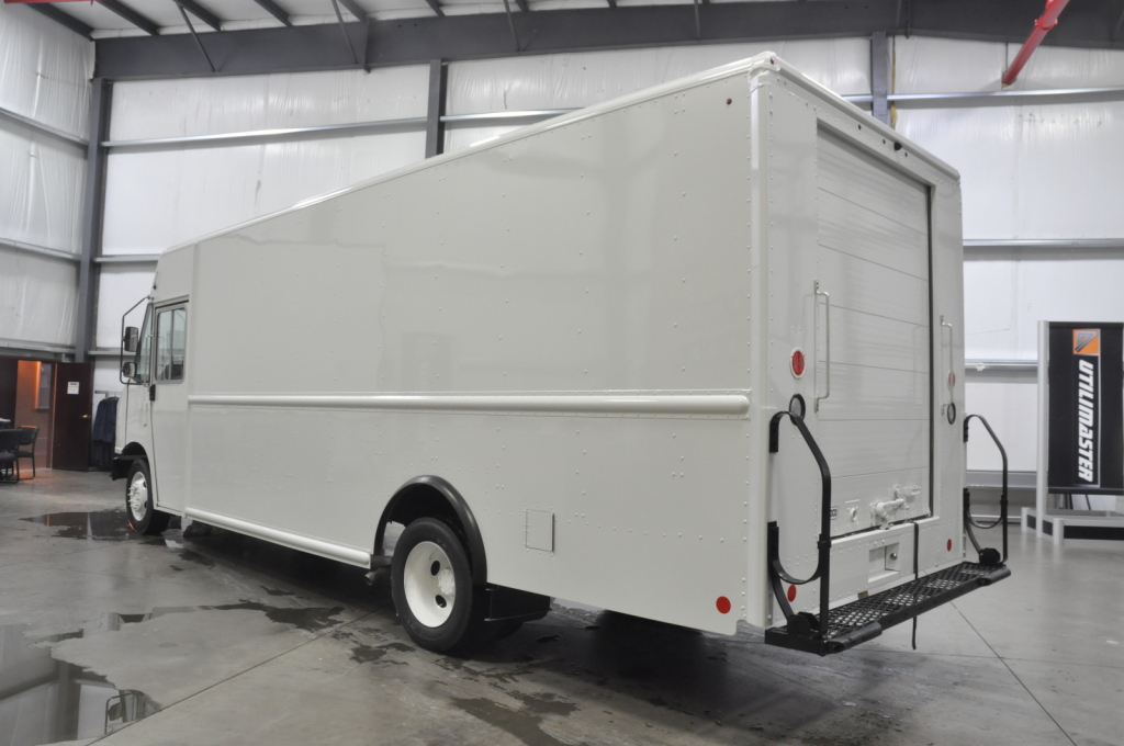 Ford F59 Utilimaster 20’ P-1200 for Sale | FedEx & Parcel Delivery ...